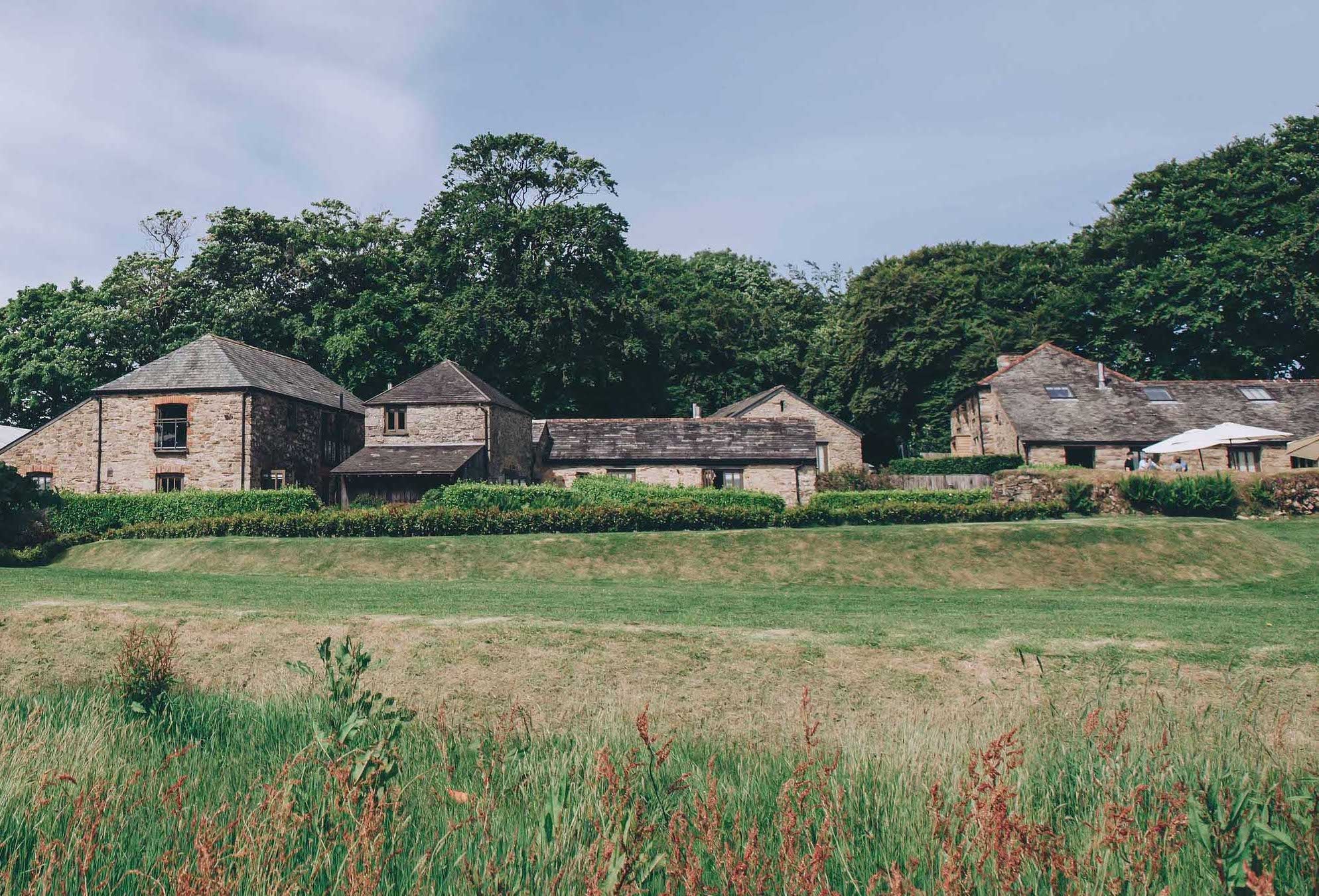 Stylish barn accommodation for wedding guests - Trevenna